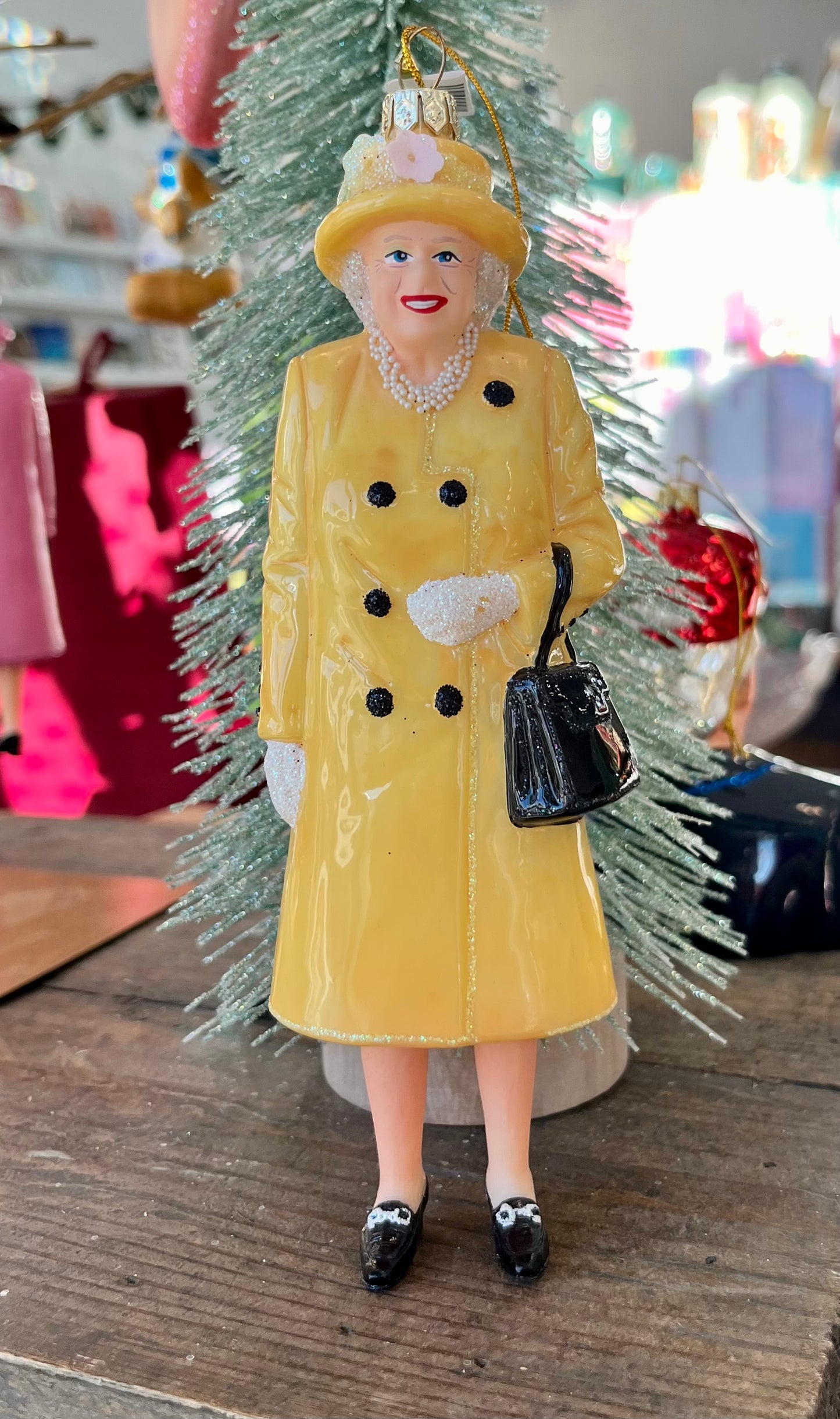 Cody Foster Queen Elizabeth Assort Colors Ornament – Perrefitte